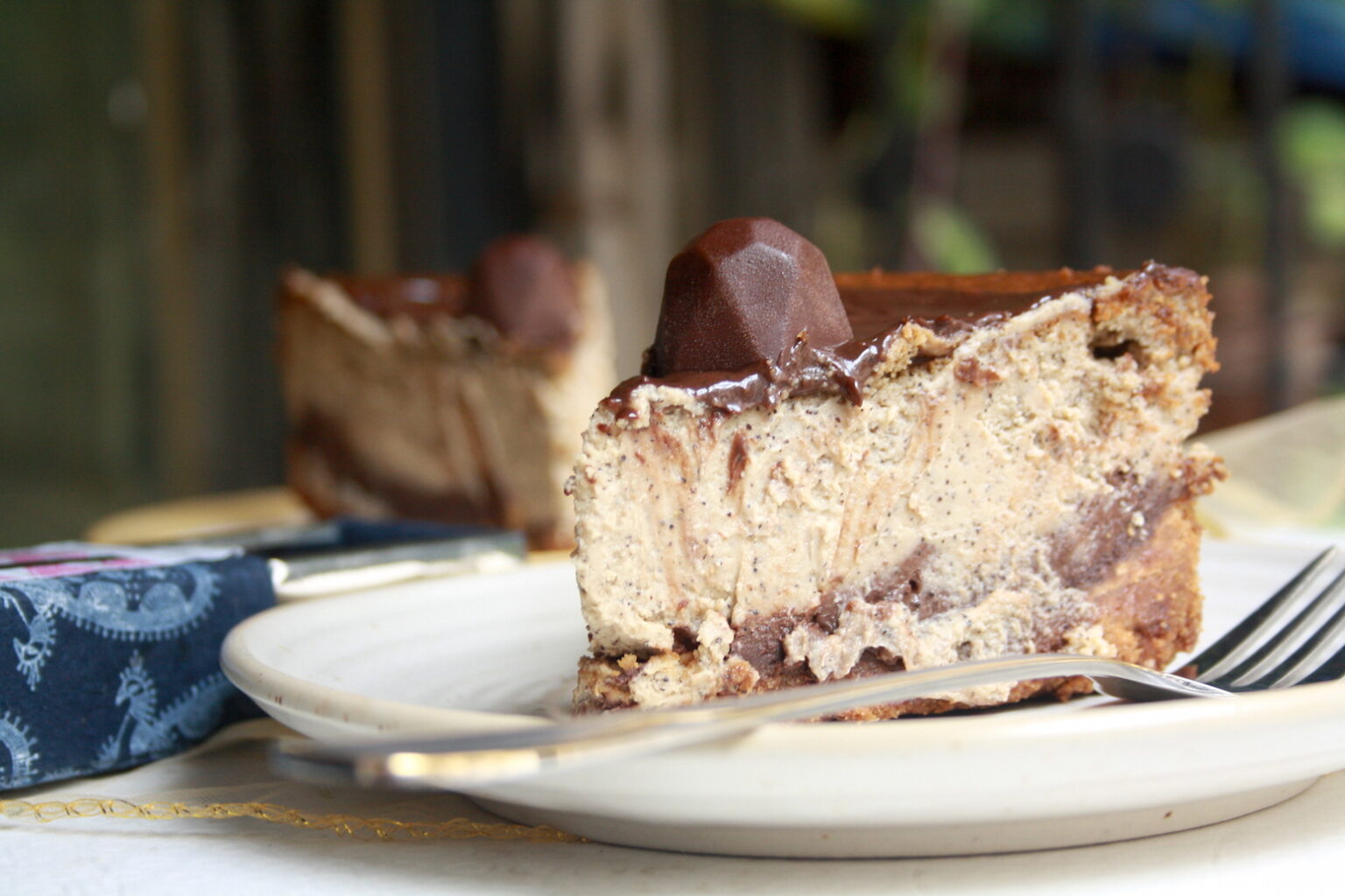 Coffee Cheesecake with Tiramisu Bon Bons – The Desserted Girl