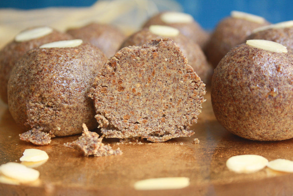 Ragi Jaggery Laddoos – The Desserted Girl
