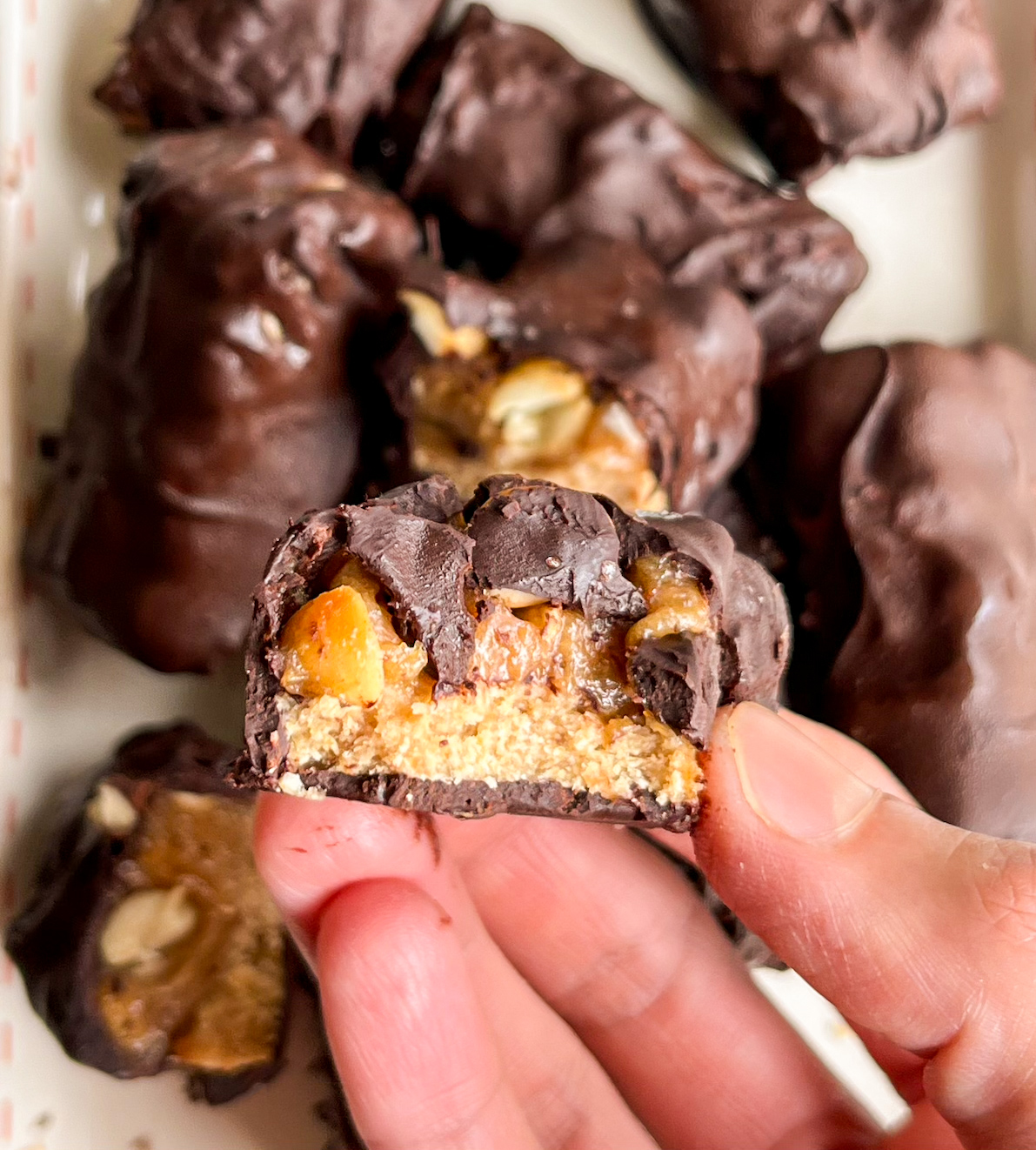 Healthier No-Bake Snickers Bars – The Desserted Girl