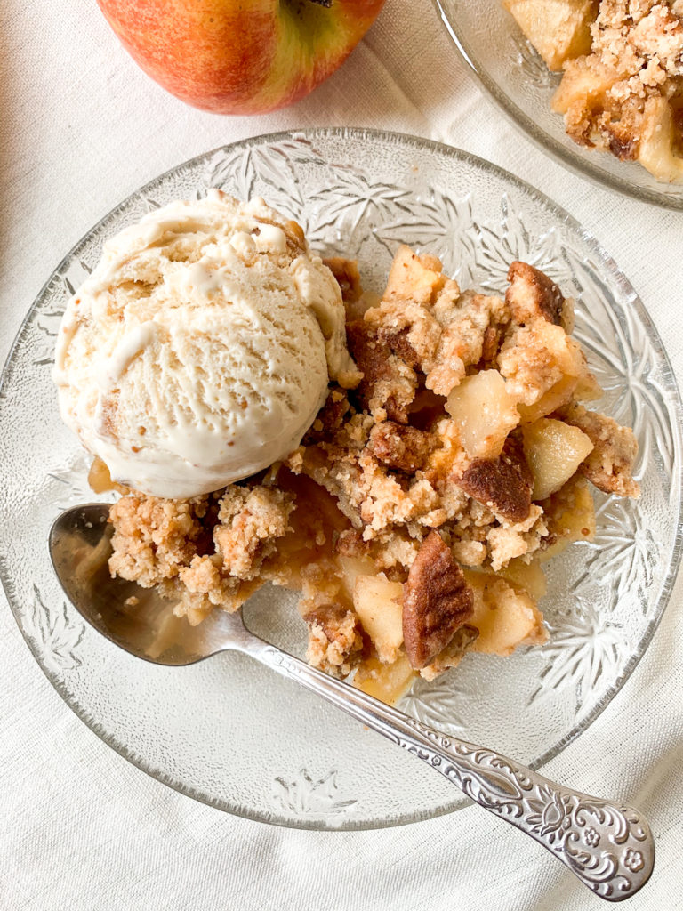 Apple Ginger Biscuit Crumble – The Desserted Girl