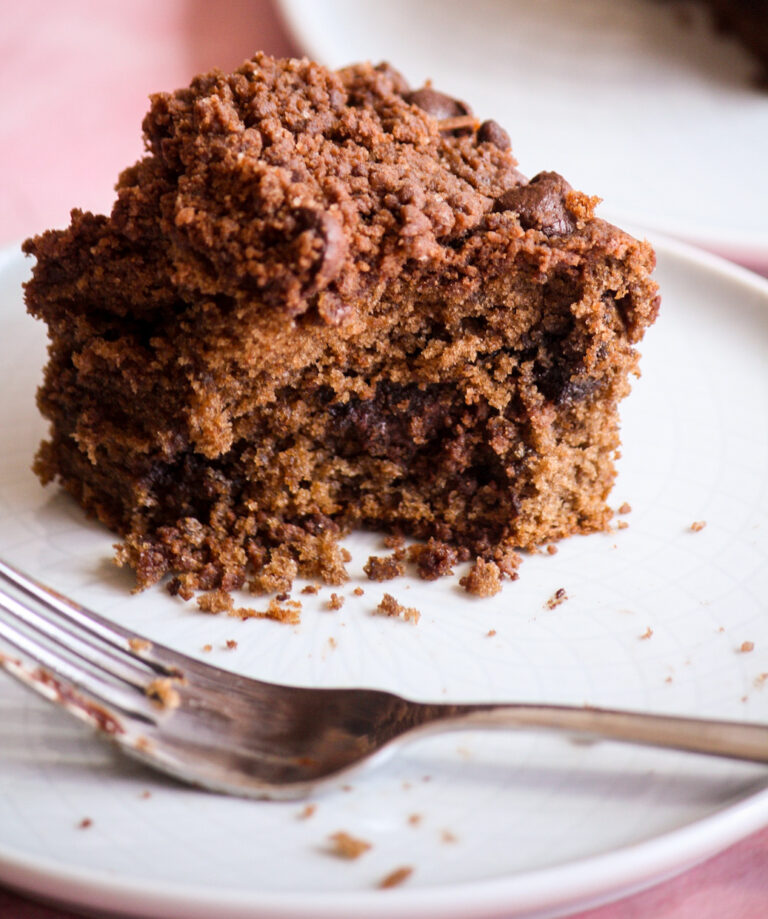 Chocolate Chip Crumb Cake – The Desserted Girl